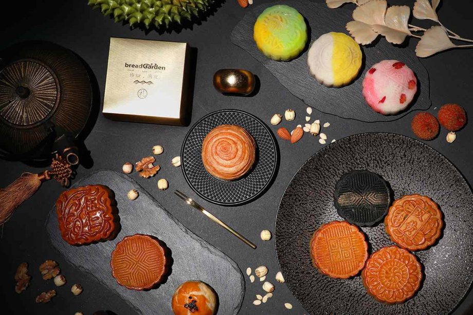 Bread Garden Mooncakes: 1st Ever Triple Layer & Yolk Mooncakes